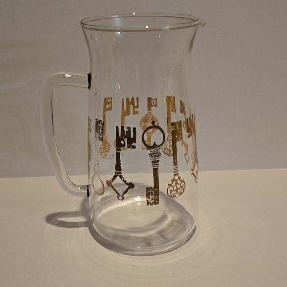 Pyrex | Dining | Vintage Pyrex Clear Glass Pitcher With Gold Key Design ...